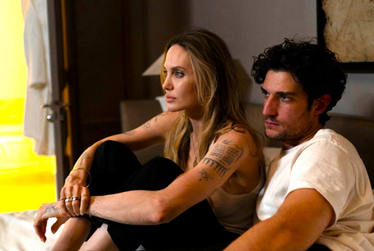 Premières images de « Coutures », avec Angelina Jolie et Louis Garrel