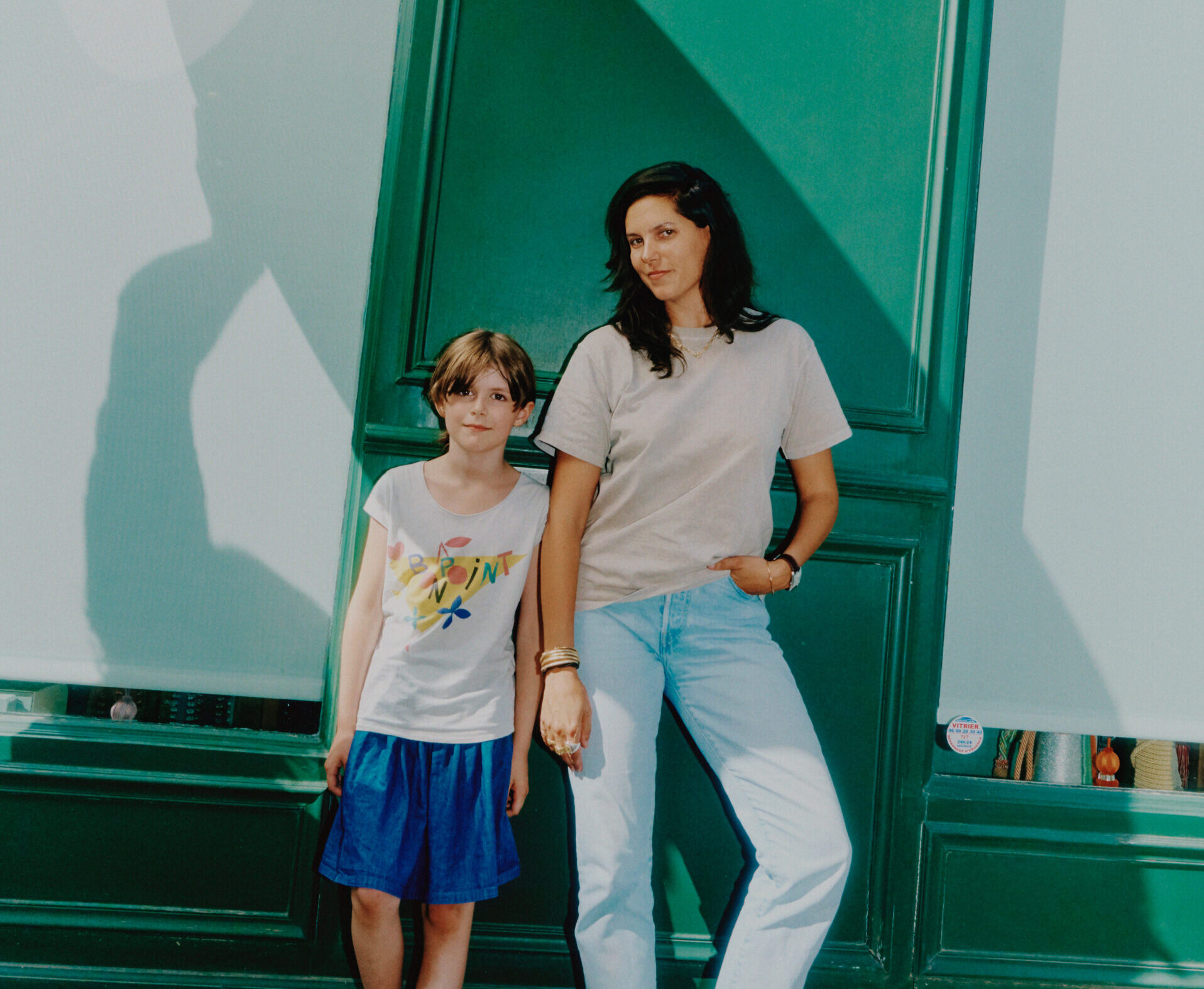 Anouk, 7 ans, interviewe Iris Brey sur "Quelle joie !", un livre ...